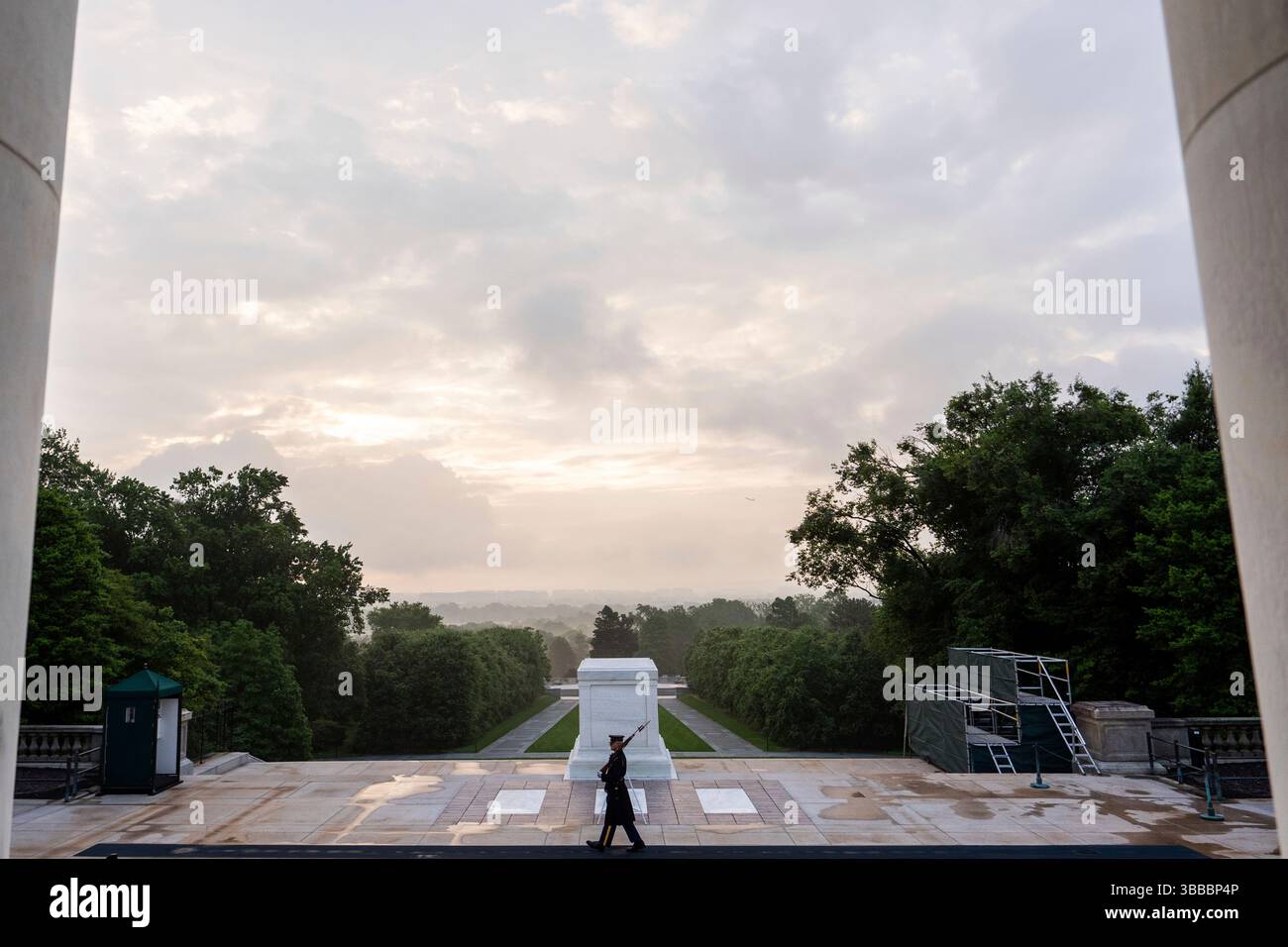 A tomb guard of the 3rd U.S. Infantry Regiment, known as "The Old Guard ...