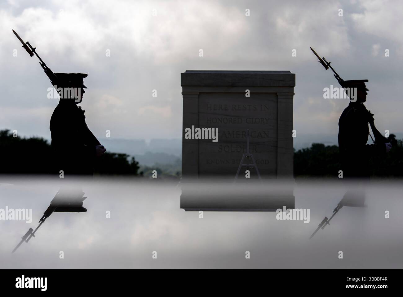 Tomb guards of the 3rd U.S. Infantry Regiment, known as "The Old Guard ...
