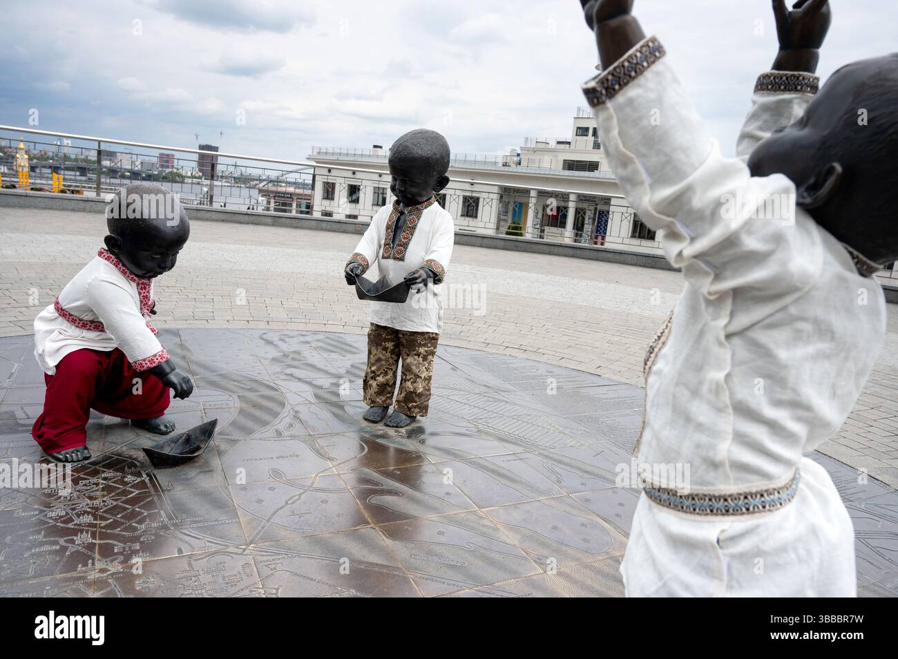 The statues of the founders of Kyiv - Kyi, Shchek, Khoryv and their ...