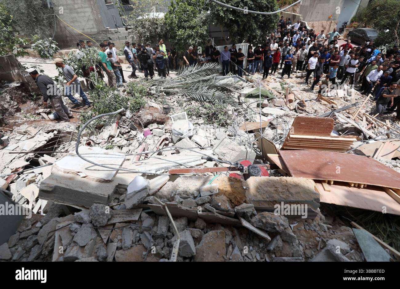 Tubas, Palestinian Territories. 15th May, 2025. Palestinians inspect ...