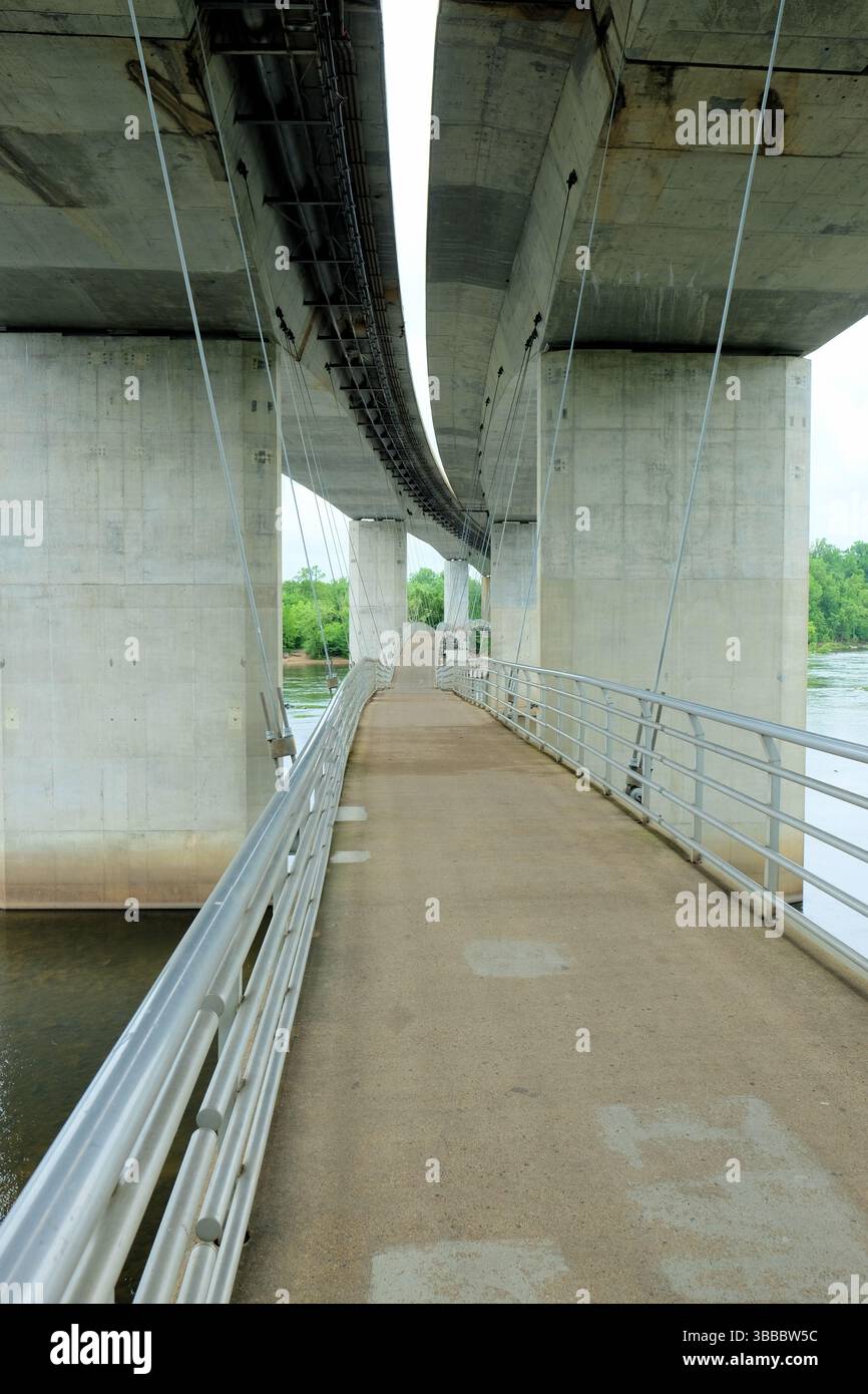 Belle Isle Pedestrian Bridge suspended under the Lee Bridge US 1 James ...