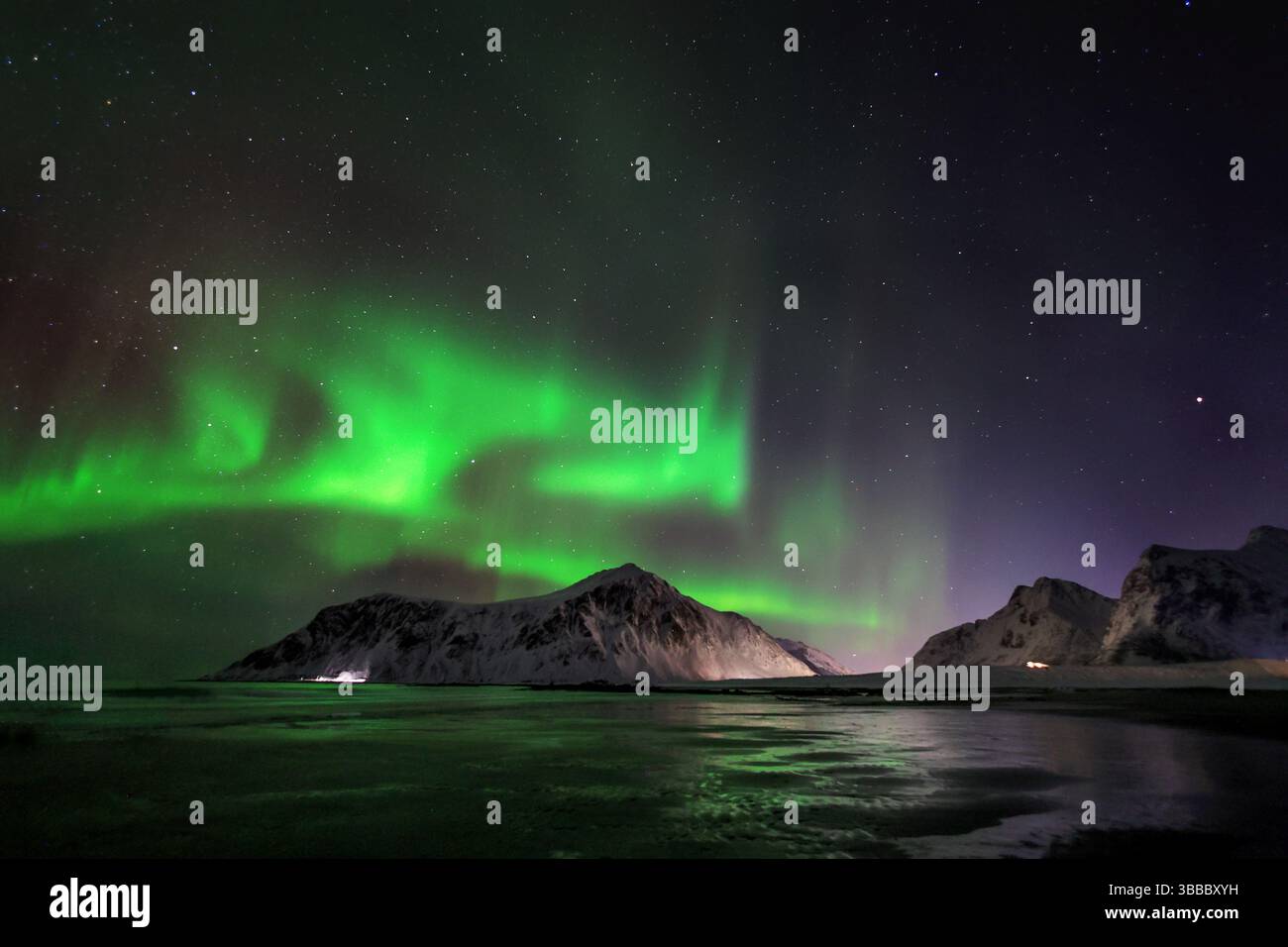 Aurora borealis or Northern light rising over Hustind mountain peak ...