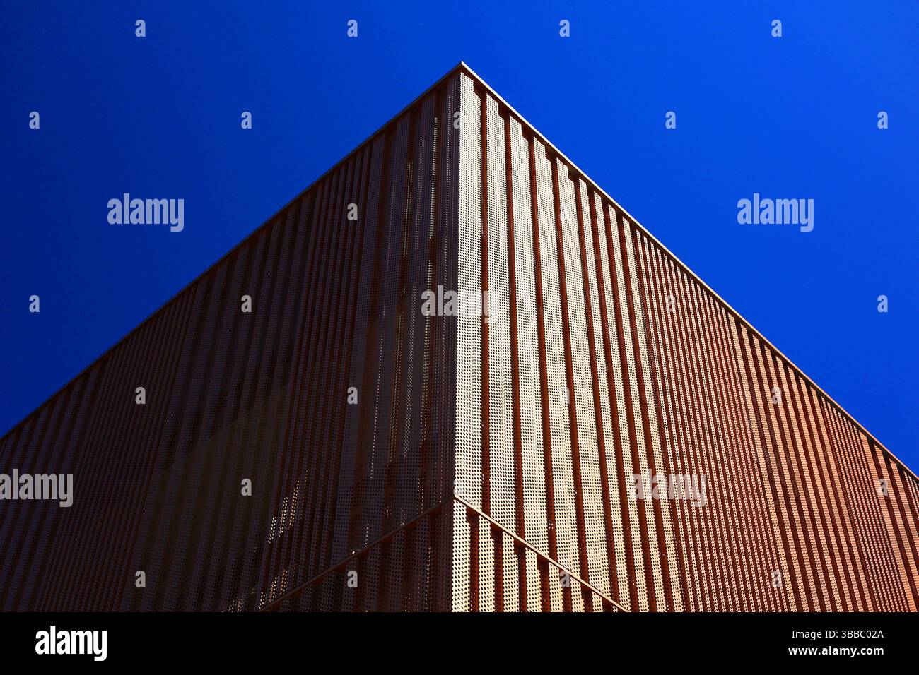 Eco friendly green building vertical hi-res stock photography and ...