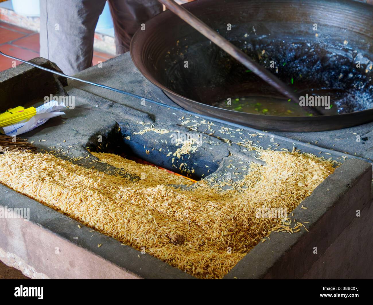 Rice husks are used in a factory to heat a cooking furnace , Ca Bei ...
