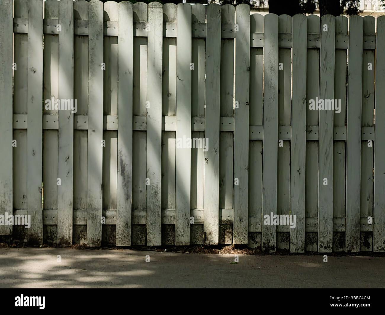 White light paint fence hi-res stock photography and images - Alamy