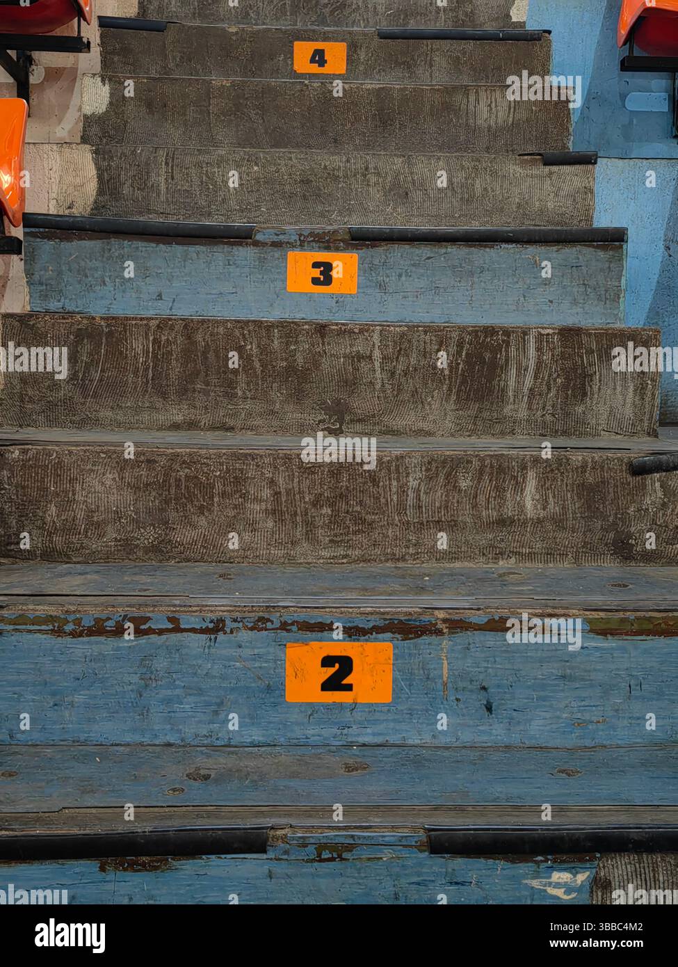 Numerical rows hi-res stock photography and images - Alamy