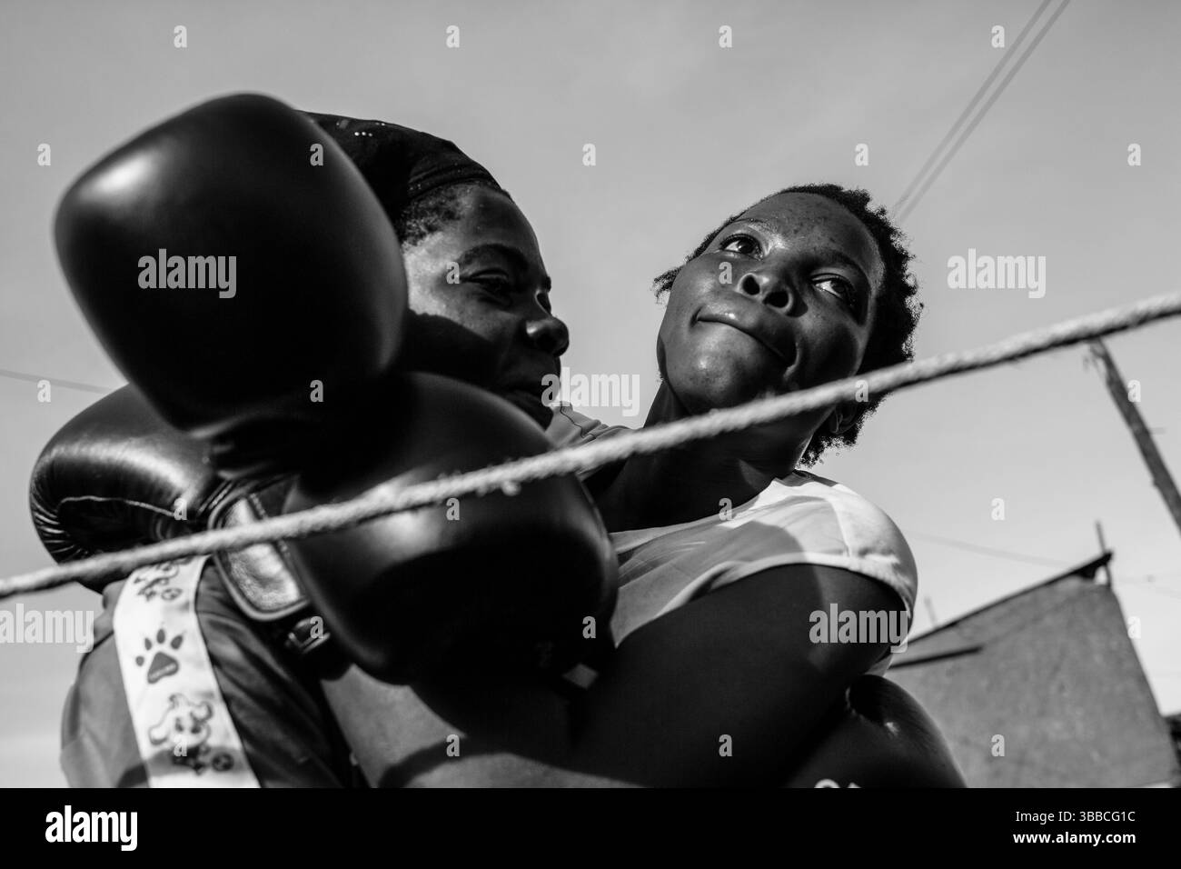 Boxing in Kampala, Katanga slu, Africa Stock Photo - Alamy