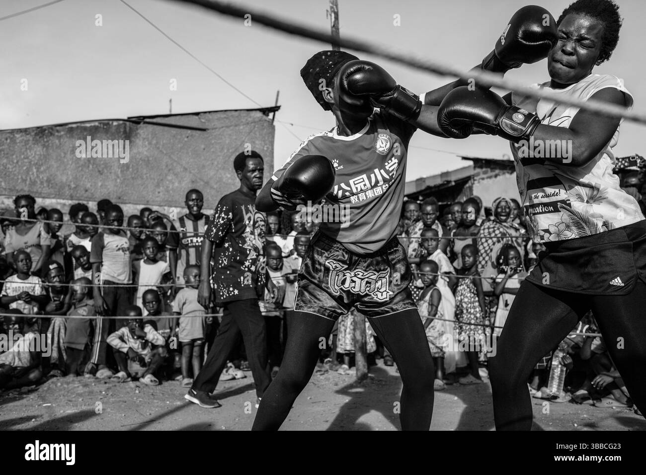 Boxing in Kampala, Katanga slu, Africa Stock Photo - Alamy