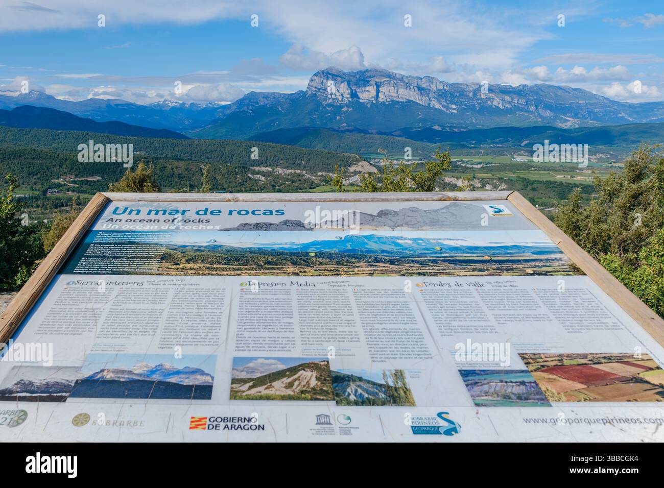 Informative geological viewpoint panel titled "Un mar de rocas" with ...