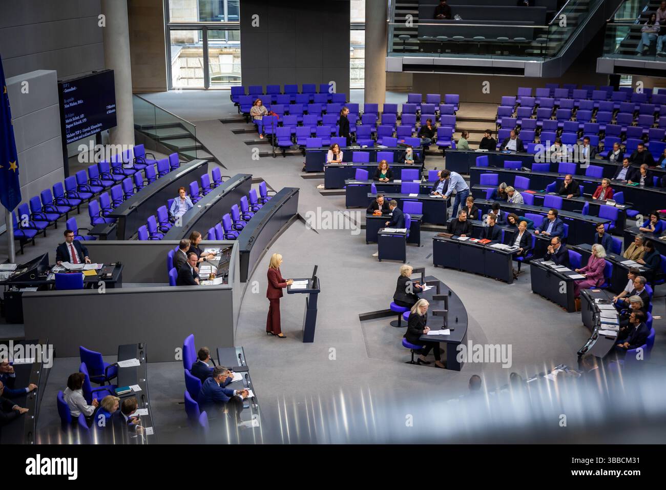 Berlin, Deutschland. 15th May, 2025. Nina Warken (CDU), Federal ...