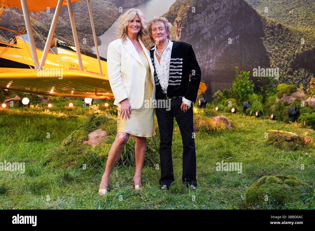 Penny Lancaster, left, and Rod Stewart pose for photographers upon ...