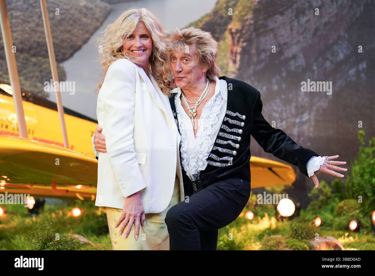 Penny Lancaster, left, and Rod Stewart pose for photographers upon ...