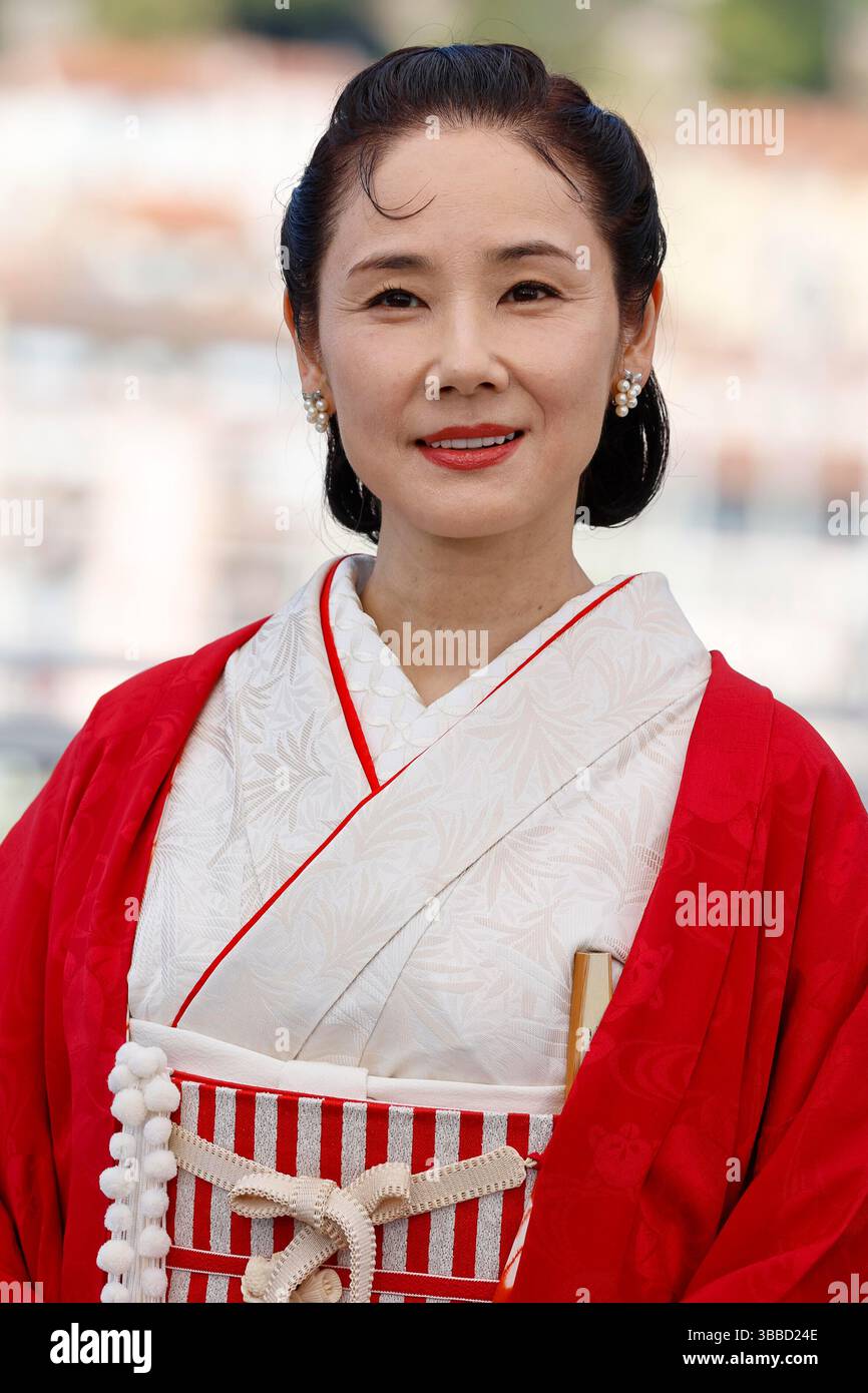 Cannes, Frankreich. 15th May, 2025. Yo Yoshida poses at the photocall ...
