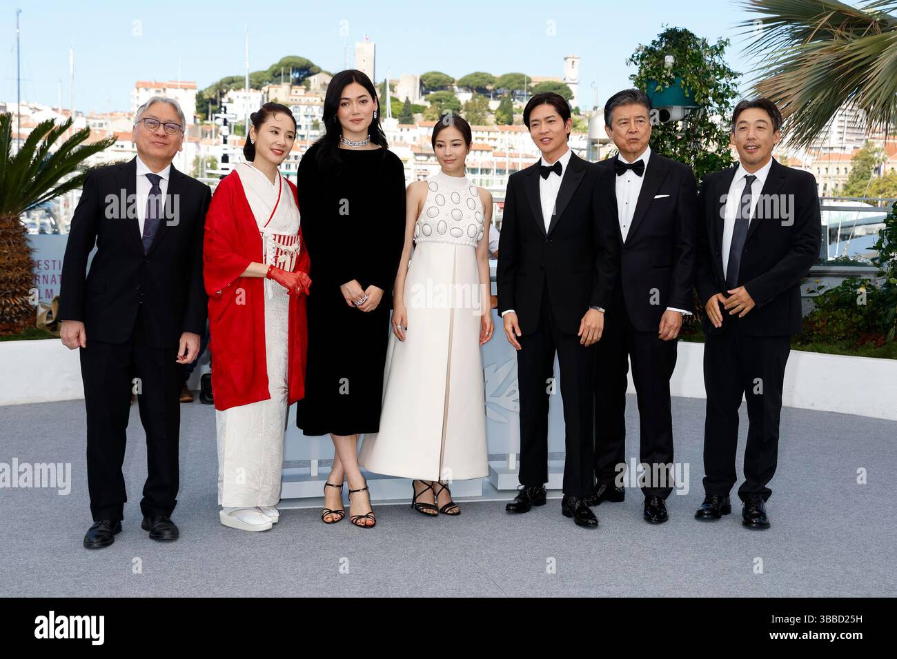 Cannes, Frankreich. 15th May, 2025. Kazuo Ishiguro, Yo Yoshida, Camilla Aiko, Suzu Hirose ...