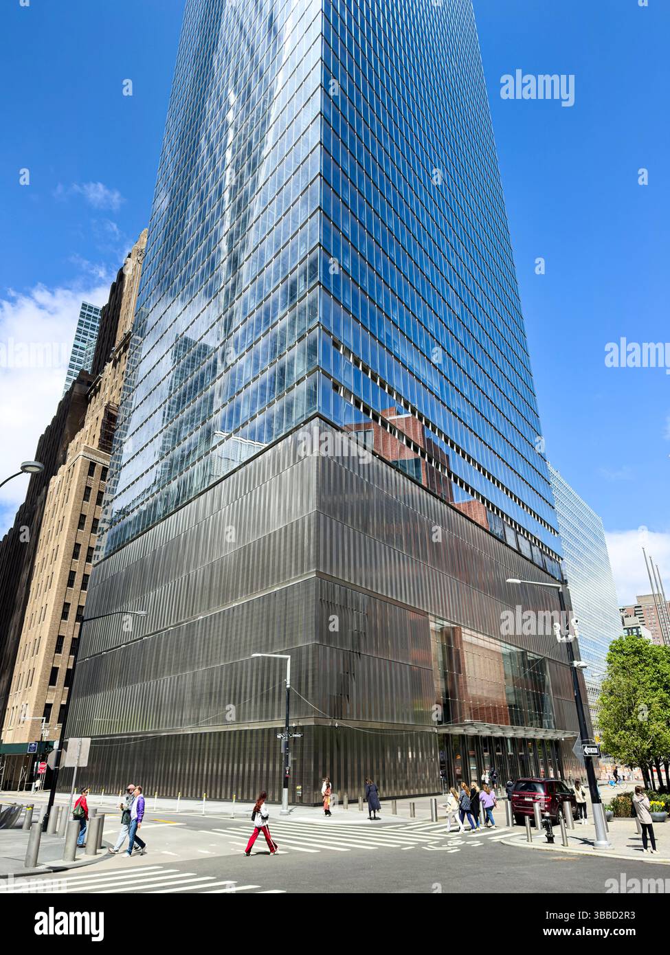 7 World Trade Center and street scene, New York City, New York, USA ...