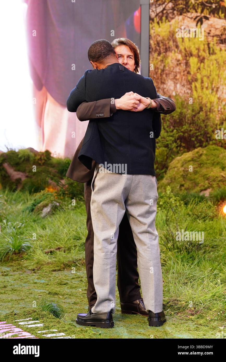 Tom Cruise and Michael B Jordan embrace at the global premiere for ...