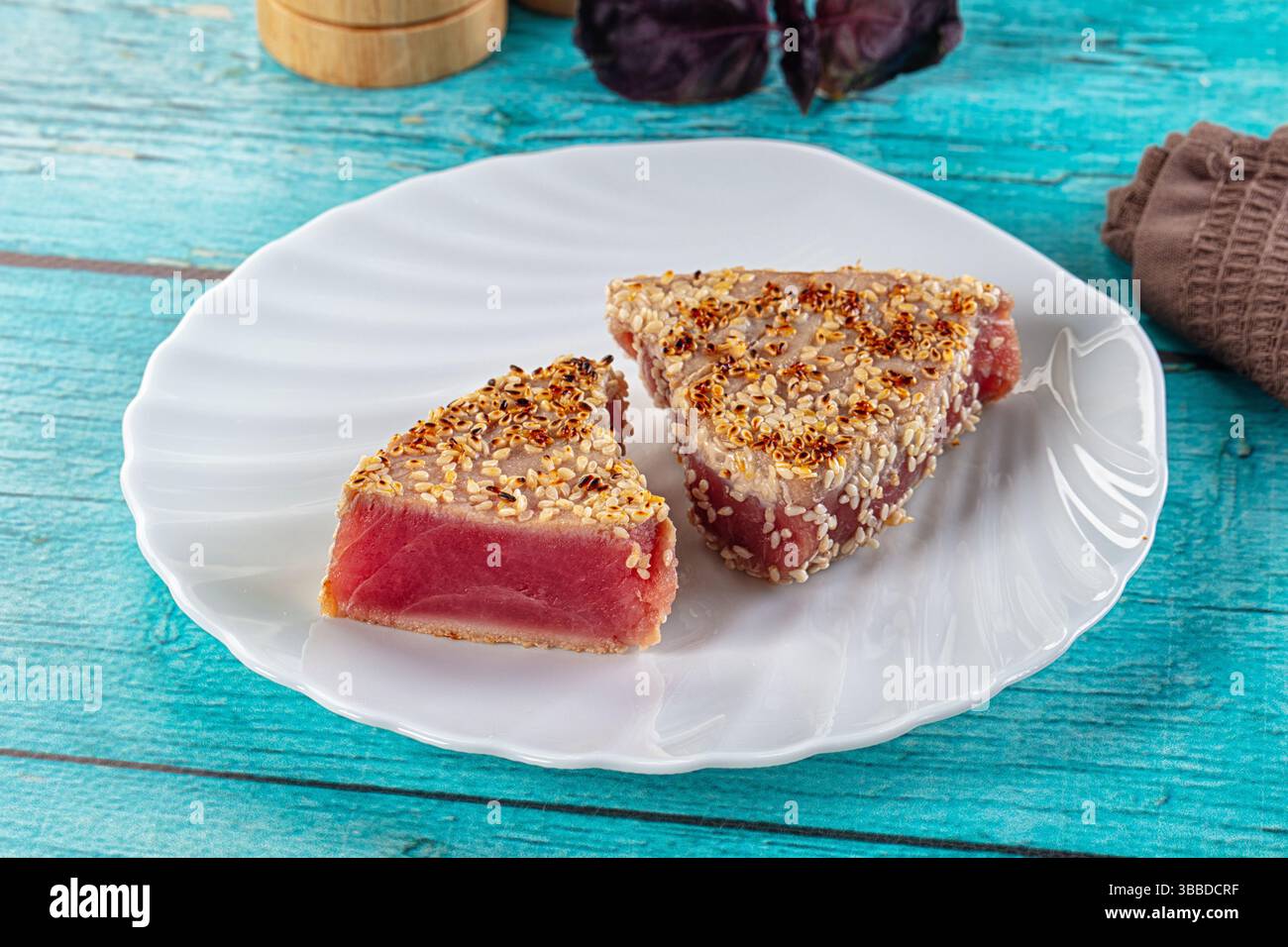 Japanese Tuna tataki with sesame seeds Stock Photo - Alamy