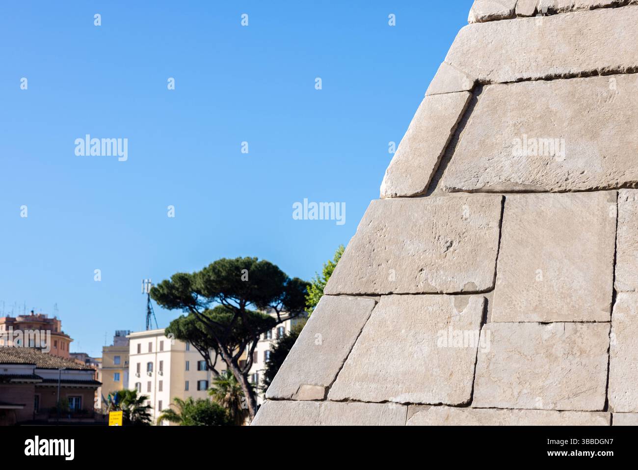 Pyramide des Cestius Piramide di in Rom. Italien, Rom im Mai 2025 ...