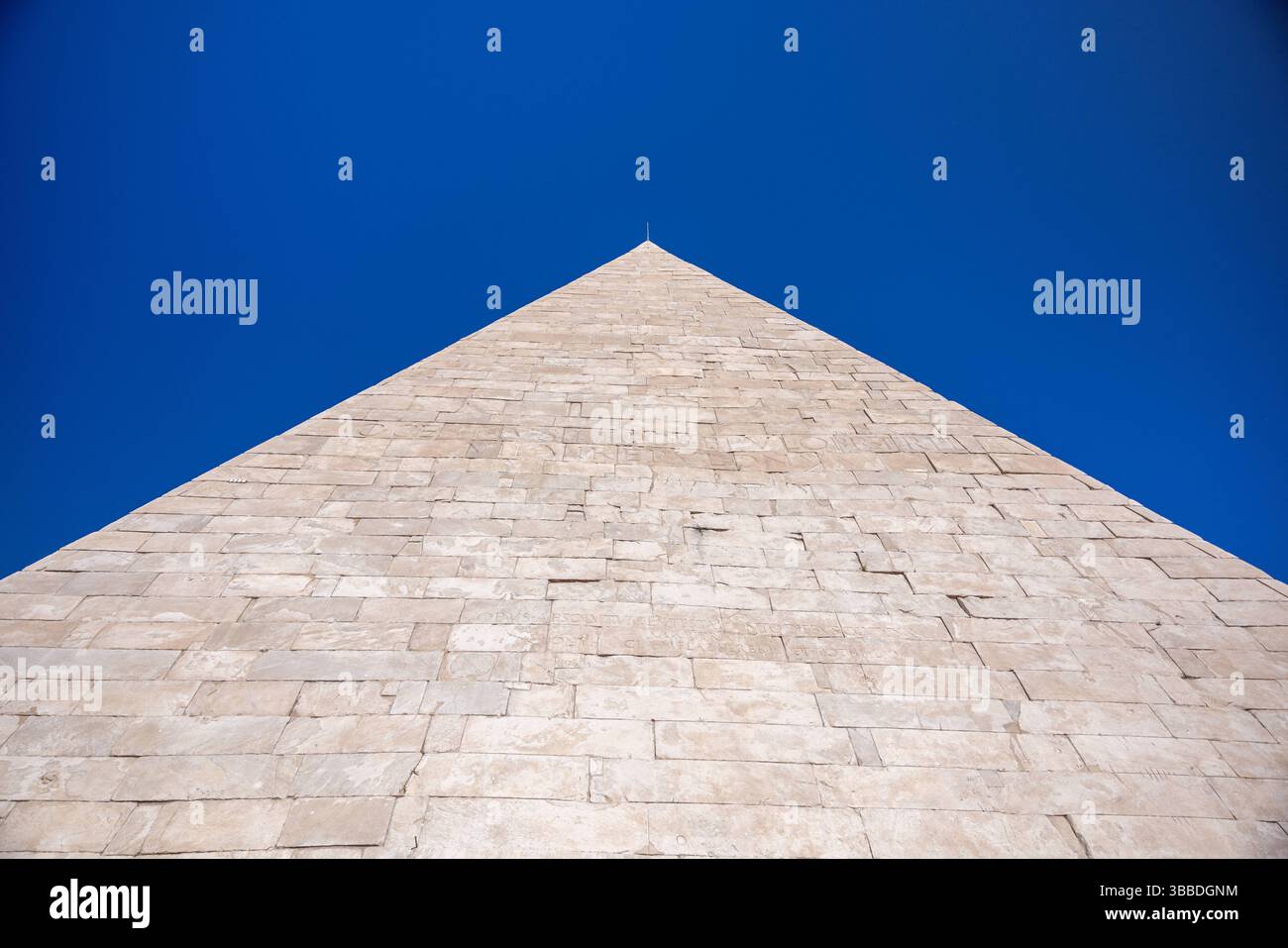 Pyramide des Cestius Piramide di in Rom. Italien, Rom im Mai 2025 ...