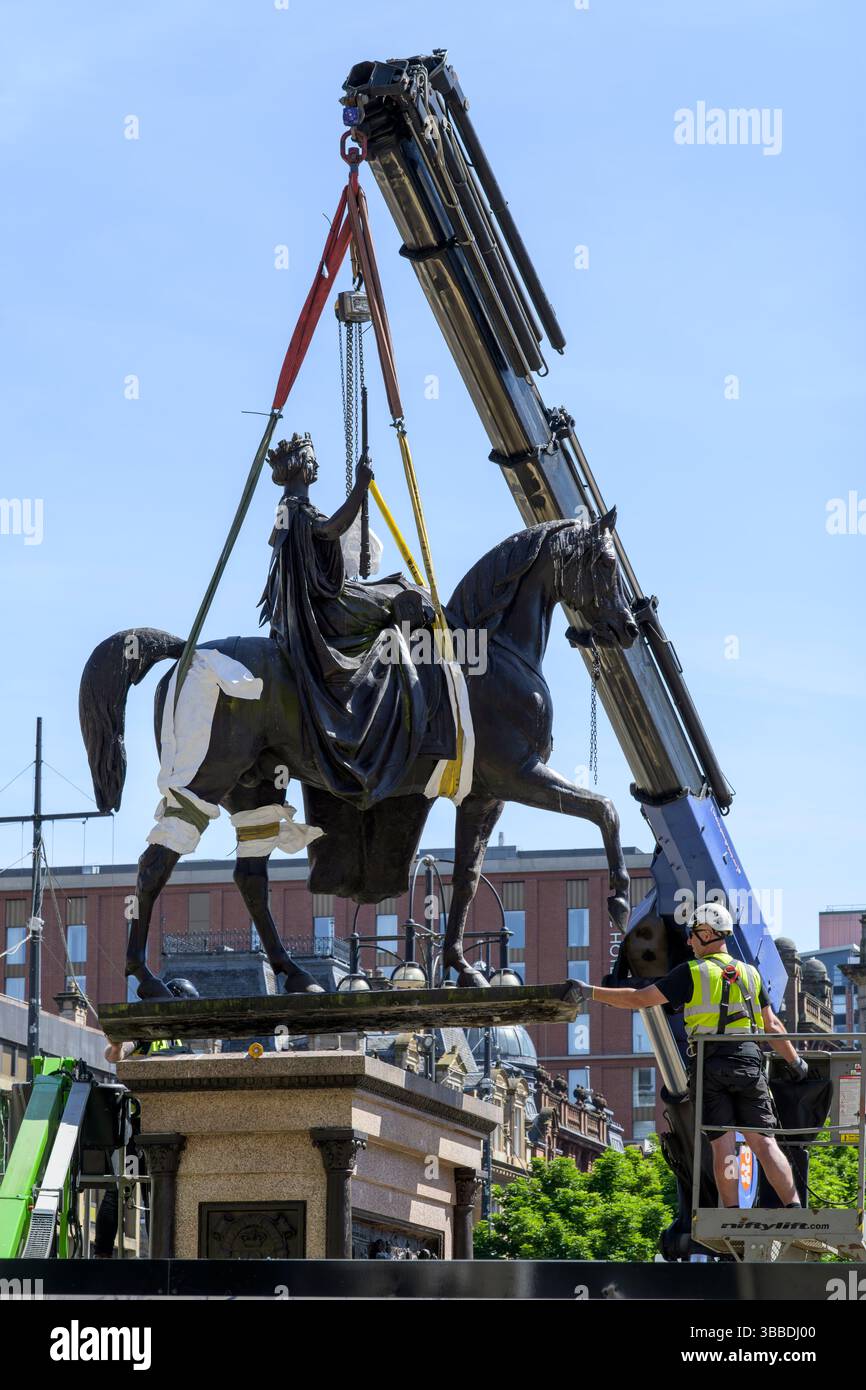 George square statue glasgow renovation hi-res stock photography and ...