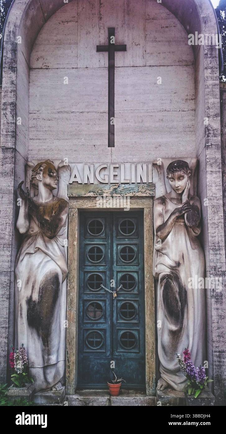 Family crypt in one of the cemeteries of Rome Stock Photo - Alamy