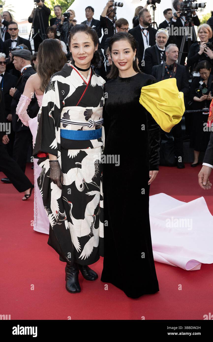 Cannes, France. 15th May, 2025. Yoh Yoshida and Suzu Hirose attend the ...