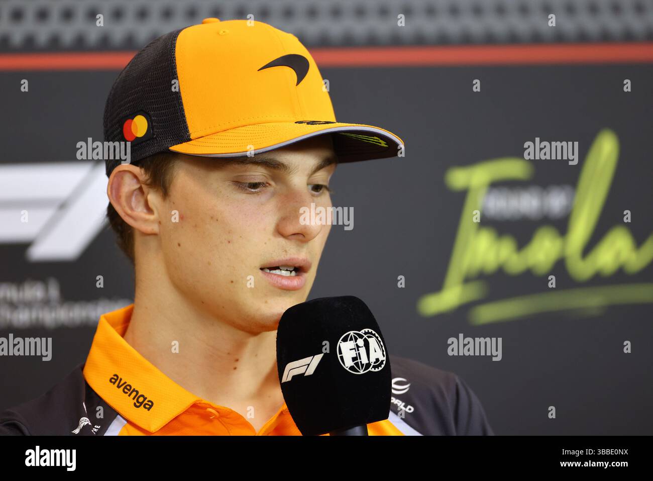 Oscar Piastri (AUS) - McLaren Formula 1 Team - McLaren MCL39 - Mercedes ...