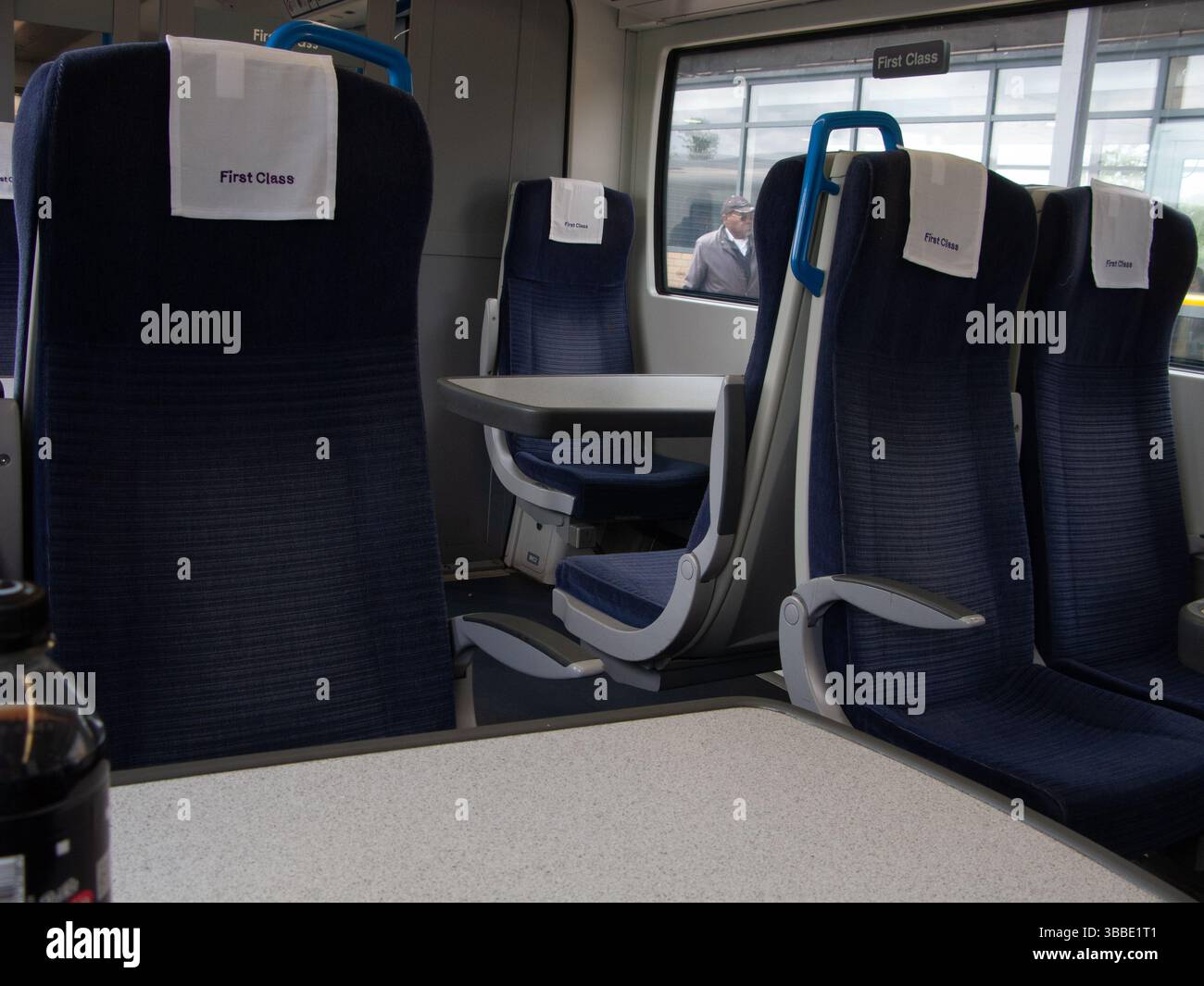 Gwr first class hi-res stock photography and images - Alamy