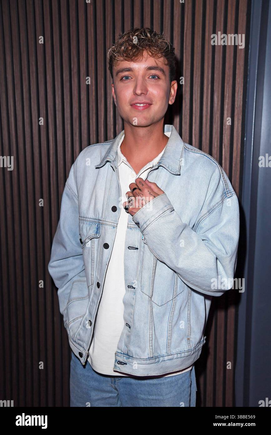 Jonas Wuttke bei der Premiere der ersten Staffel Messiah Superstar im ...