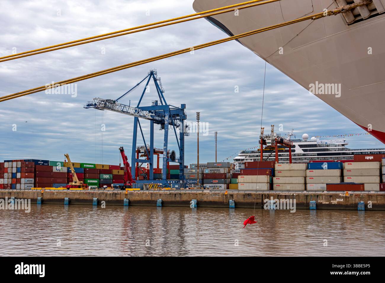 Activity at the docks of Buenos Aires, Argentina Stock Photo - Alamy