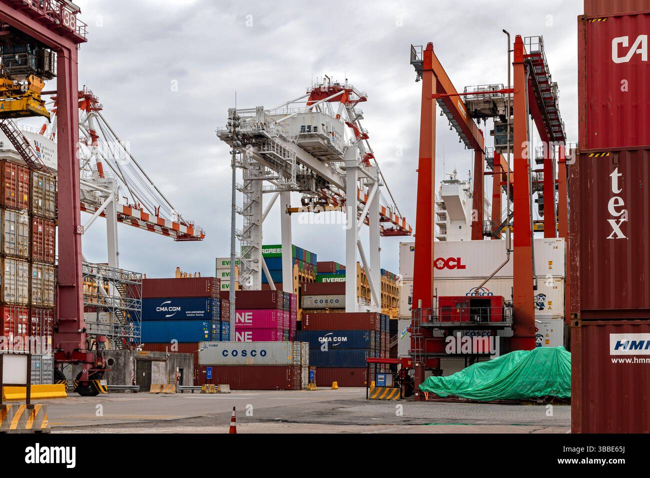 Activity at the docks of Buenos Aires, Argentina Stock Photo - Alamy