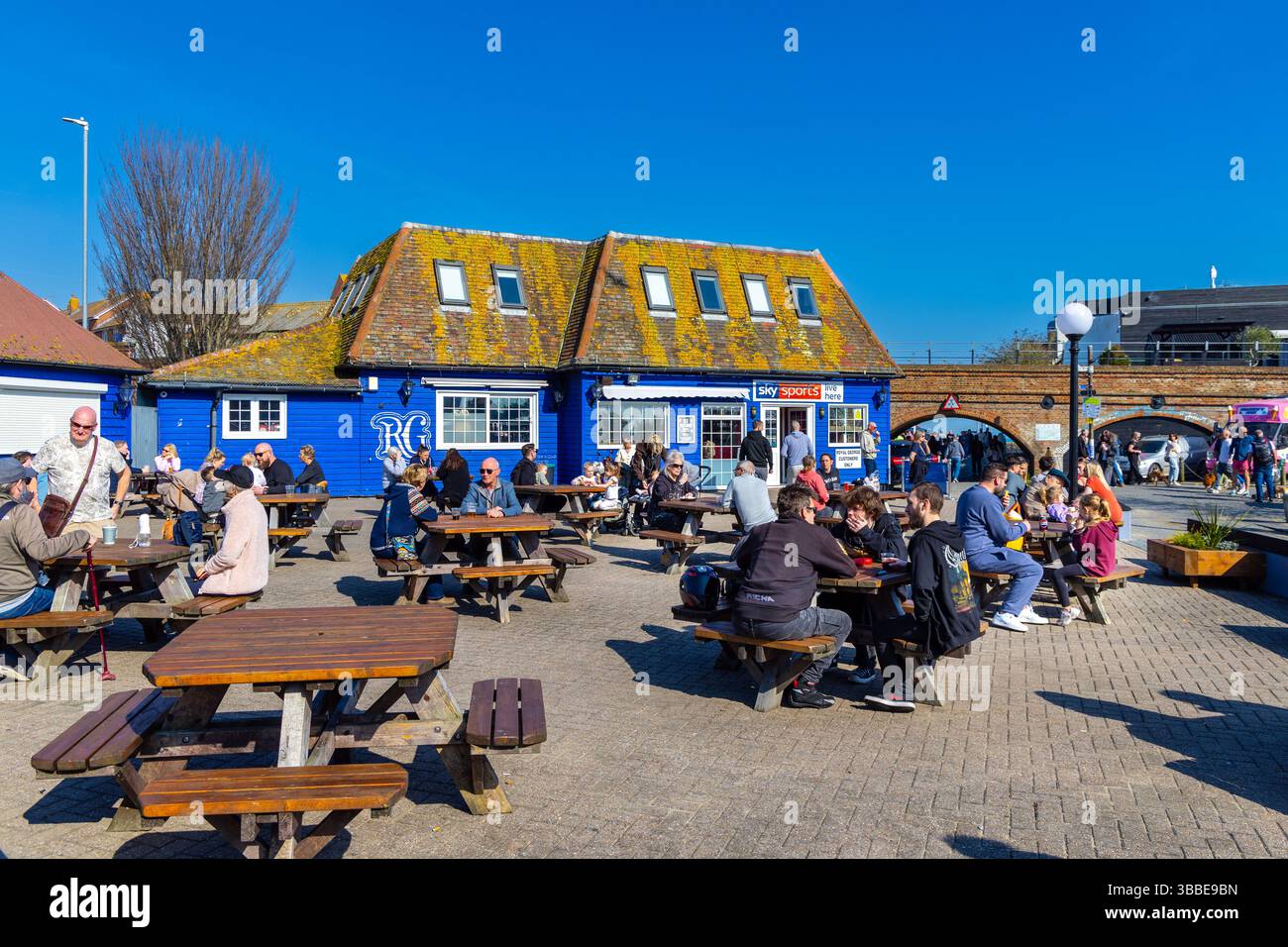 Royal George pub at the harbour, Folkestone, Kent, England Stock Photo ...