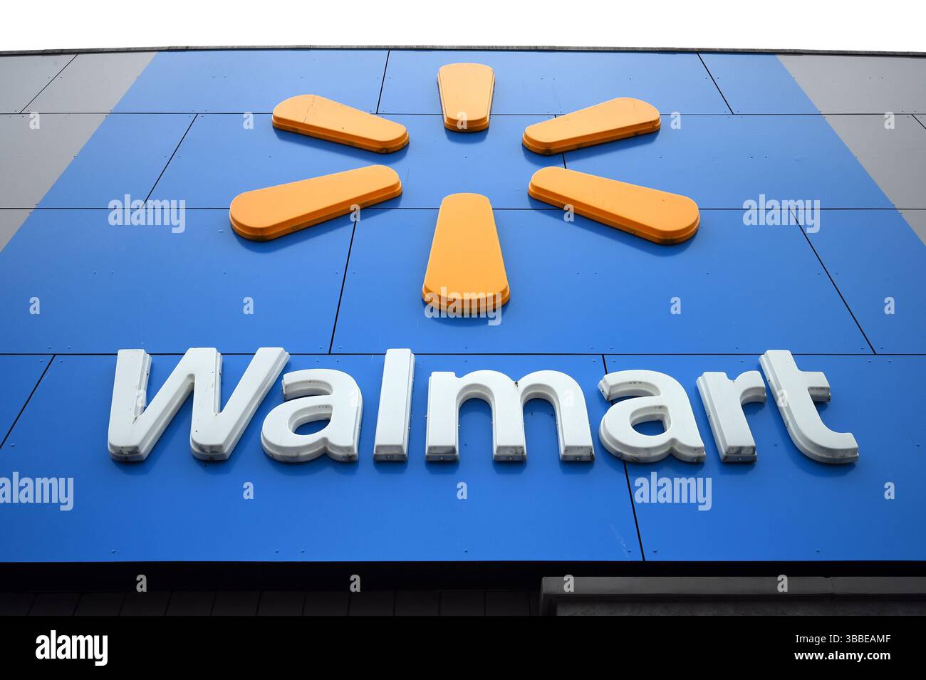 Walmart essentials hi-res stock photography and images - Alamy