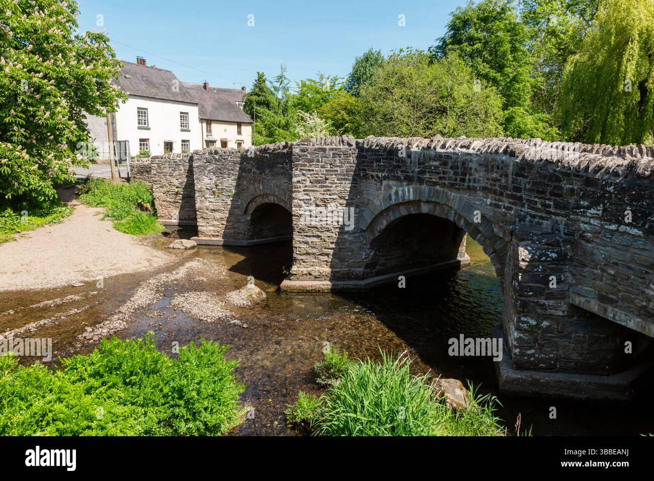Uk ancient bridge hi-res stock photography and images - Alamy
