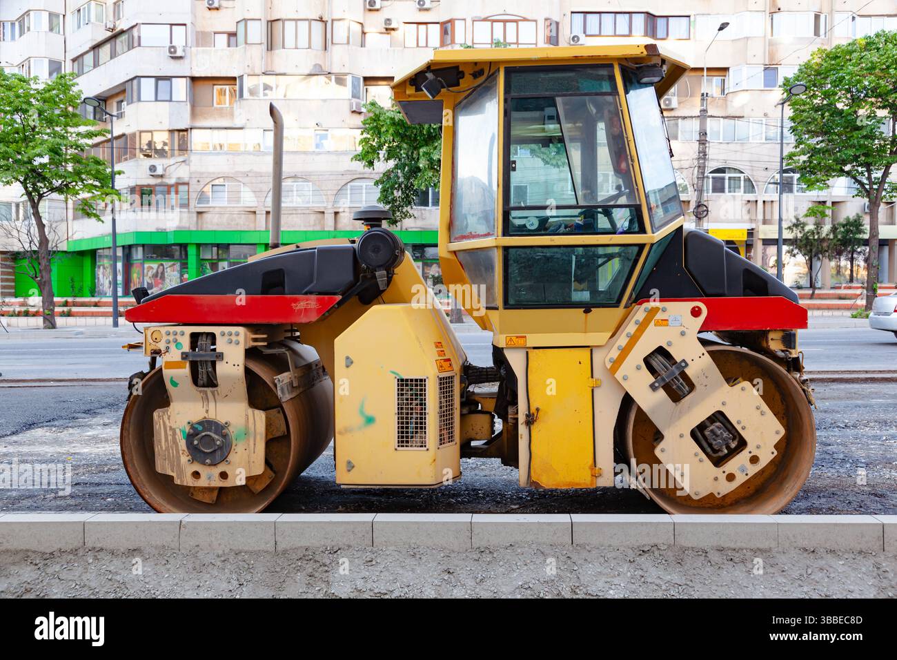 Asphalting machines on construction hi-res stock photography and images ...