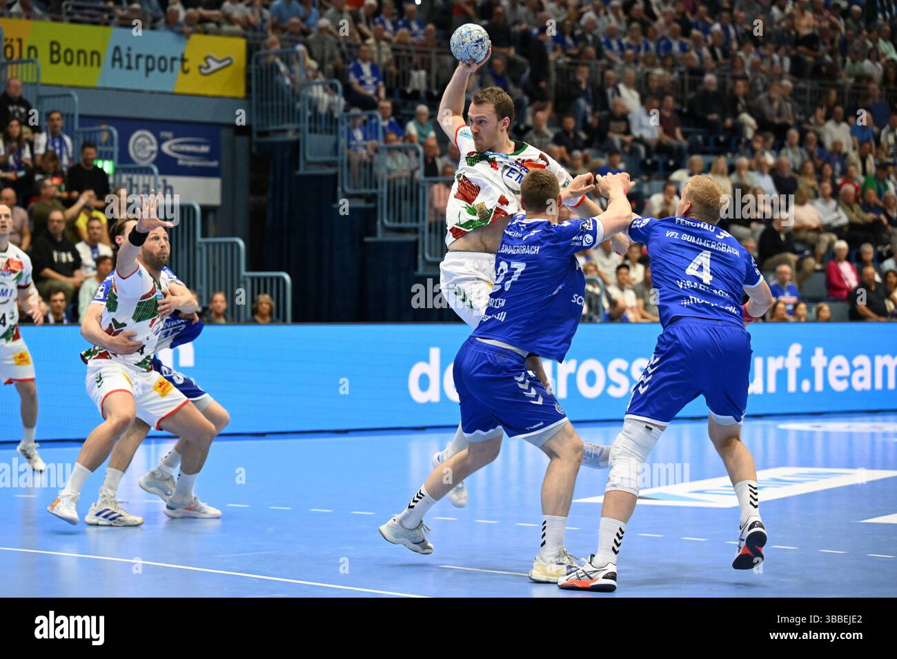 Gummersbach, Deutschland. 15th May, 2025. Felix Claar (SC Magdeburg 7 ...