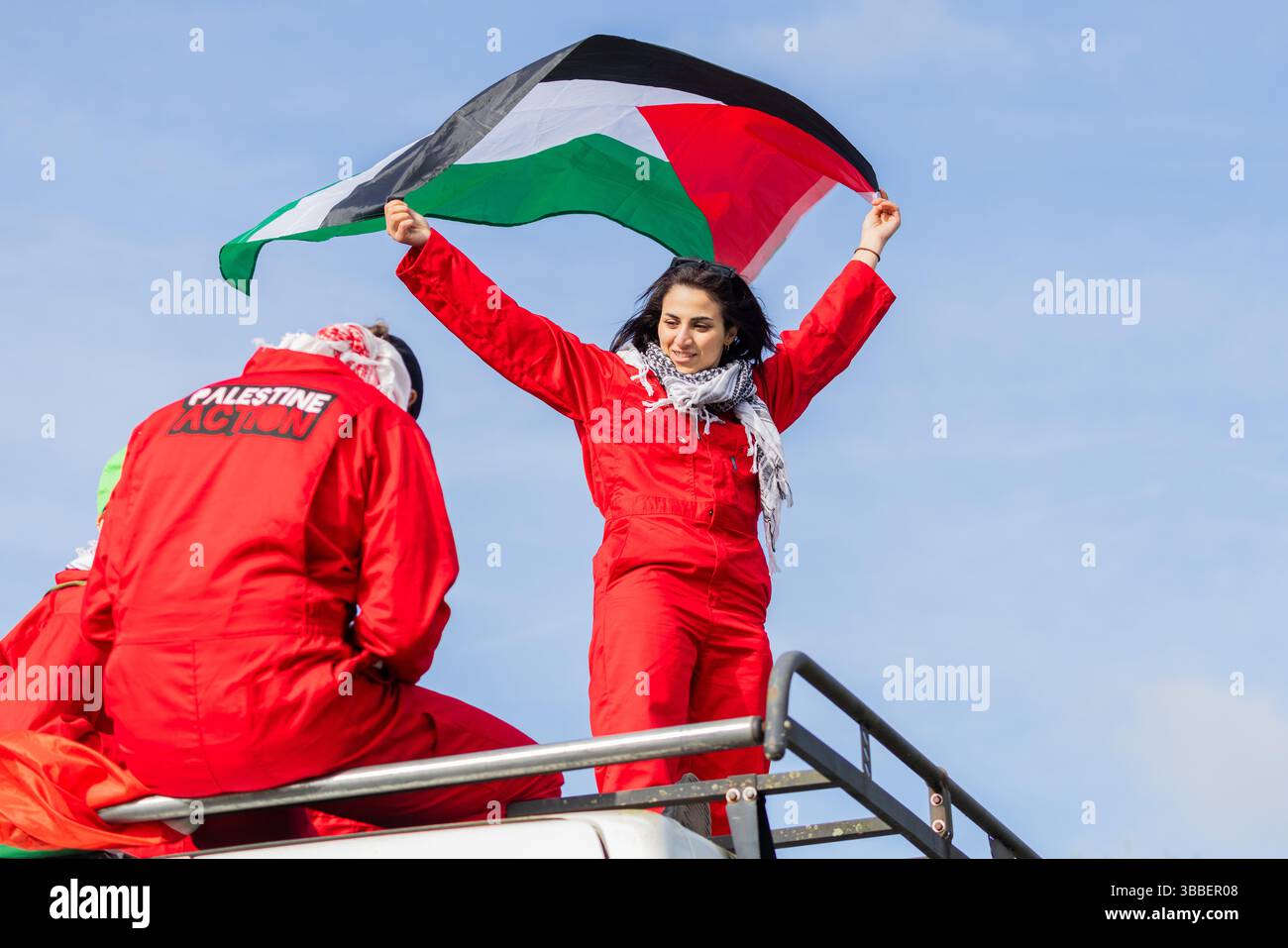 Bristol, UK. 15 MAY, 2025. Dr Rahmeh Aladwan holds Palestine flag as ...