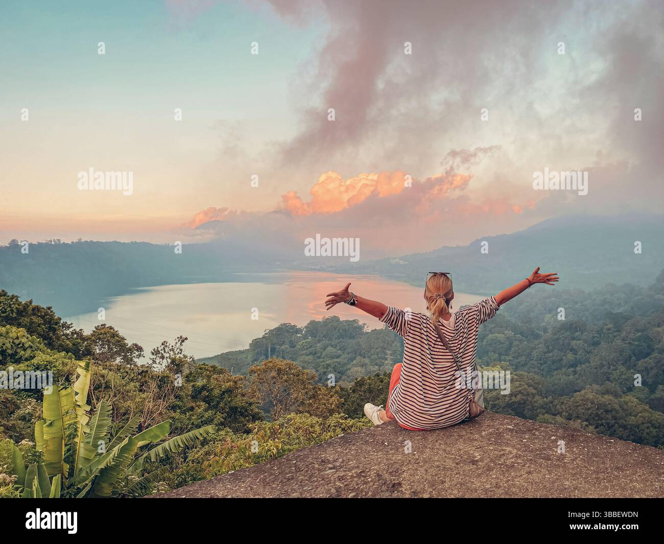 Sunset over lake beautiful view hi-res stock photography and images - Alamy