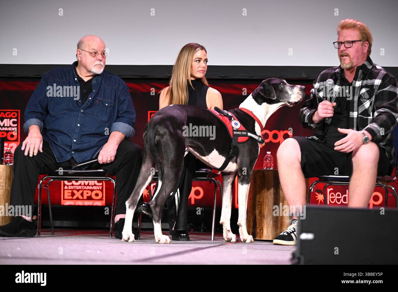 The Only Good Bug Is a Dead Bug: A Starship Troopers Reunion Panal at ...