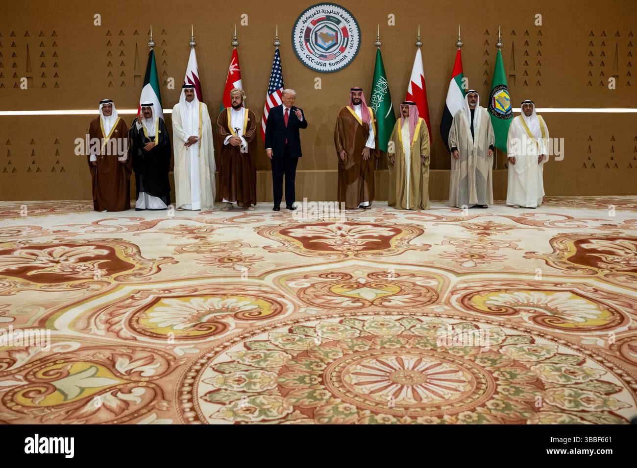 President Donald Trump poses for a group photo with leaders of the Gulf ...