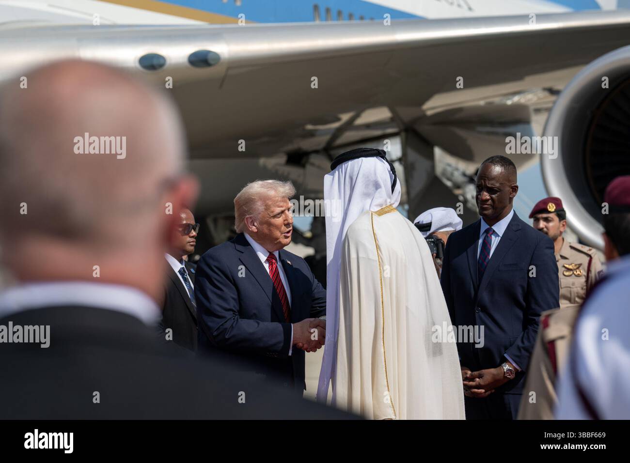 President Donald Trump greets Amir Sheikh Tamin bin Hamad Al Thani ...