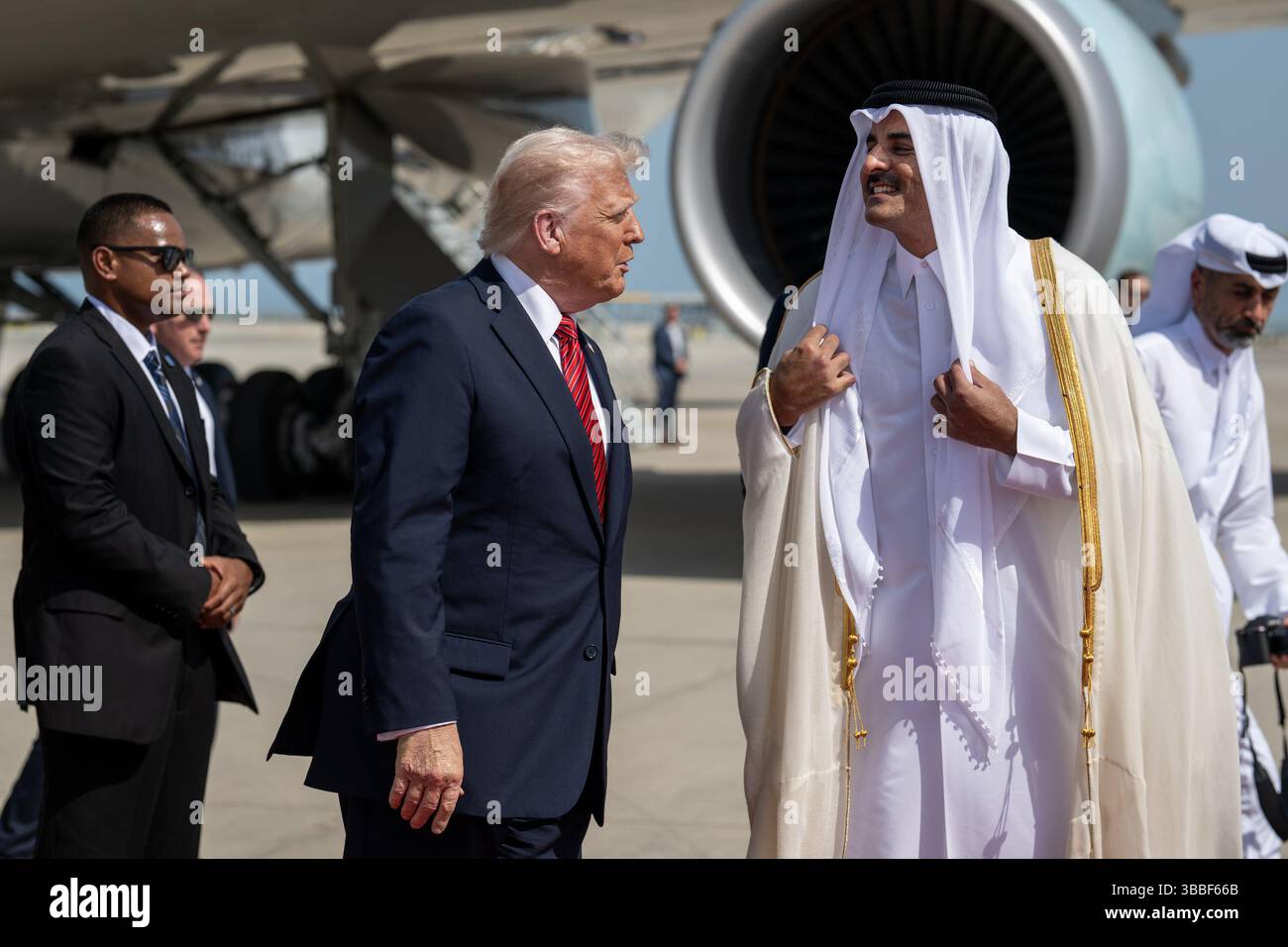President Donald Trump greets Amir Sheikh Tamin bin Hamad Al Thani ...