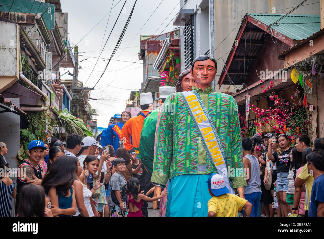 Quezon City, Quezon, Philippines. 15th May, 2025. Tall human statues ...