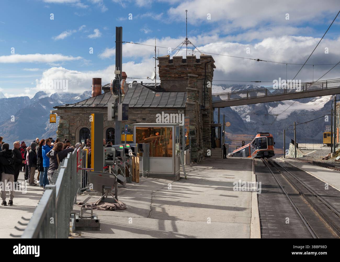 Gornergrat Gotthard Bahn / Gornergrat Railway train arriving at ...