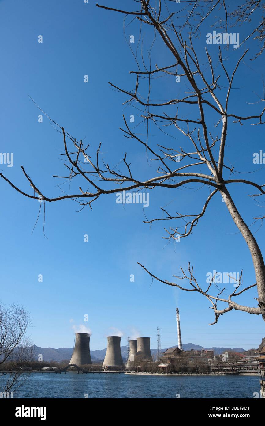large cooling tower emitting white vapor Stock Photo - Alamy