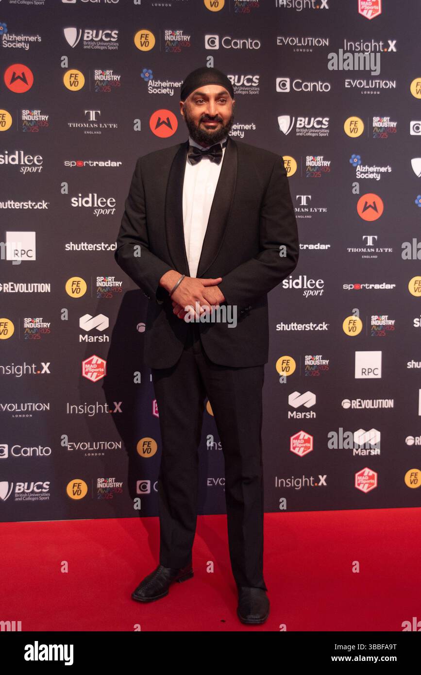 London, England. 15th May 2025. Monty Panesar poses on the red carpet ...