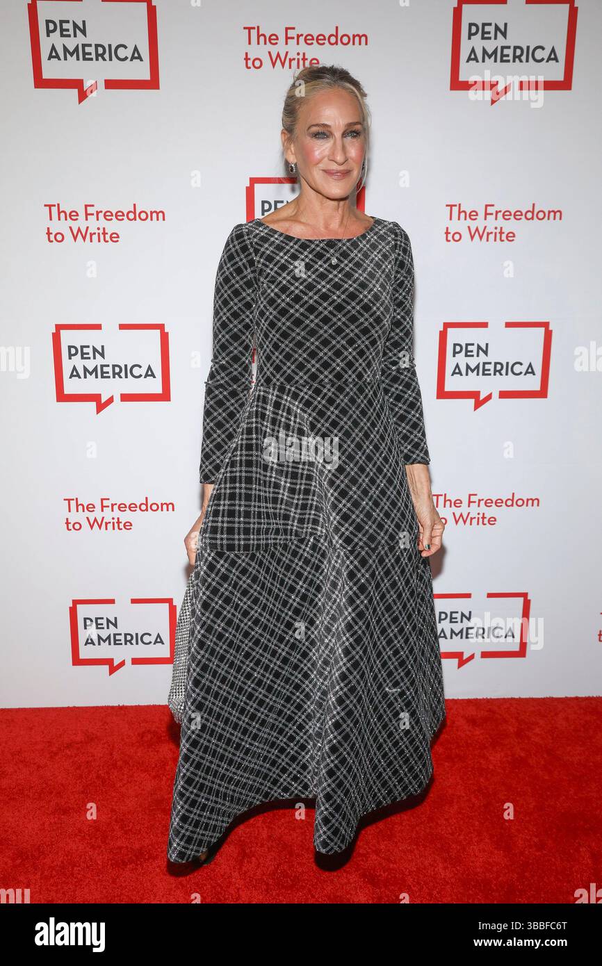 Actor Sarah Jessica Parker attends the PEN America Spring Literary Gala ...