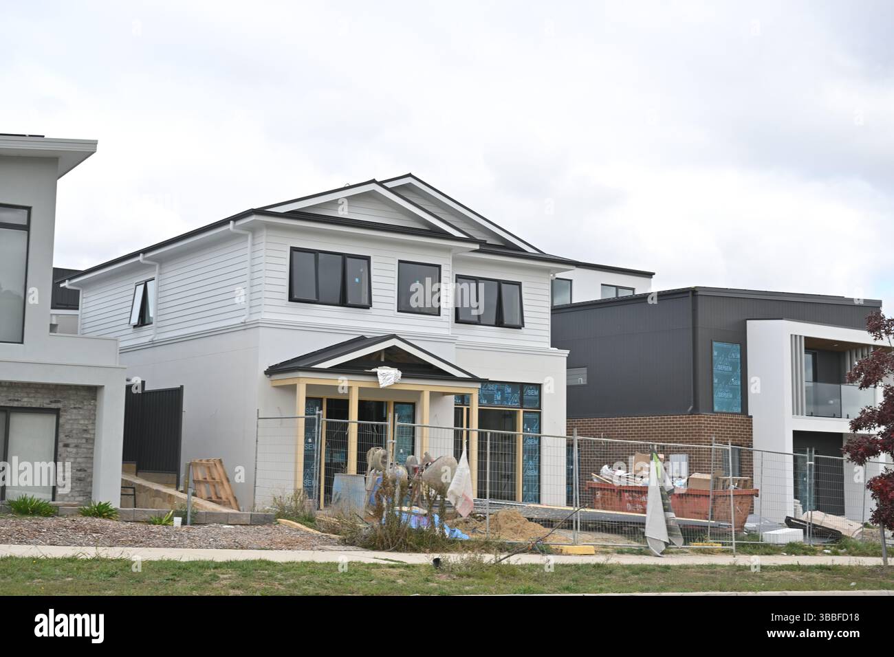 Canberra, Australia. 16th May, 2025. New houses are seen at a housing ...