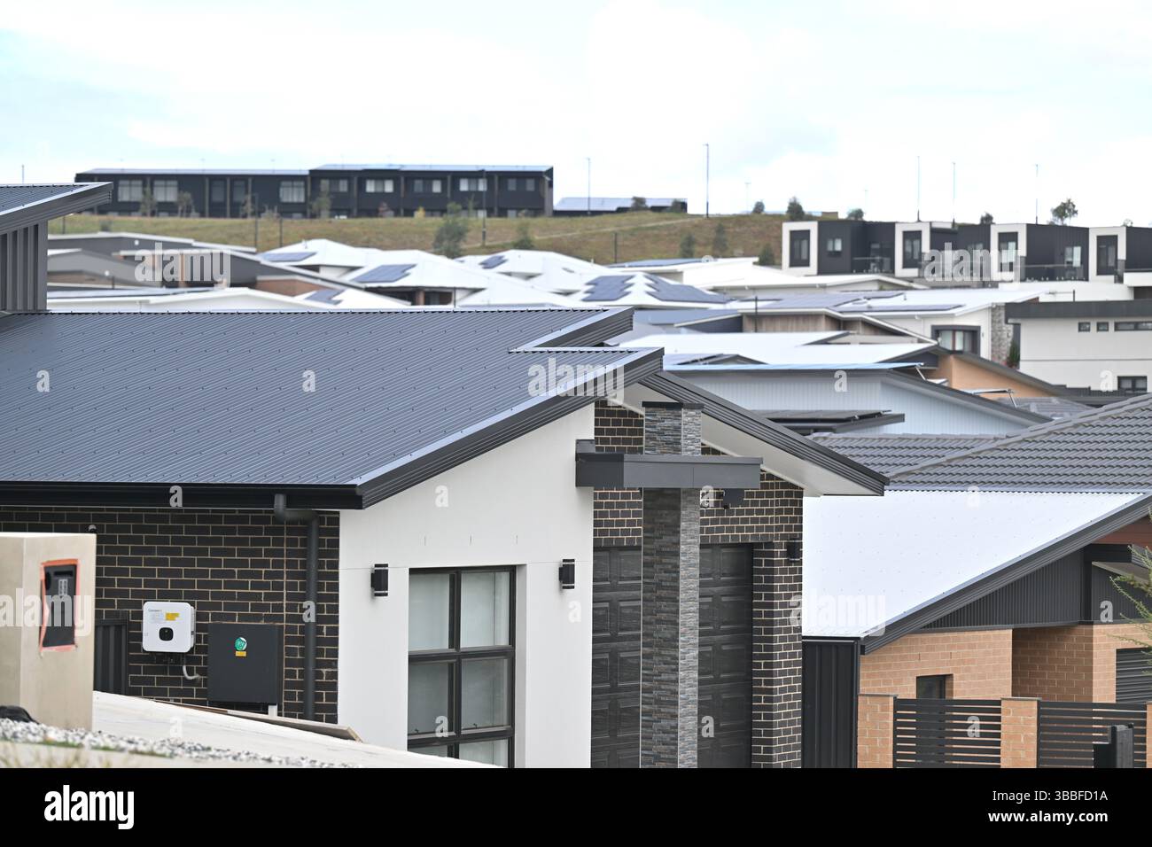 Canberra, Australia. 16th May, 2025. New houses are seen at a housing ...