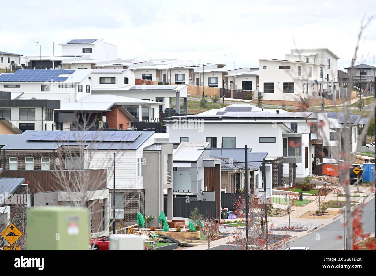 Canberra, Australia. 16th May, 2025. New houses are seen at a housing ...